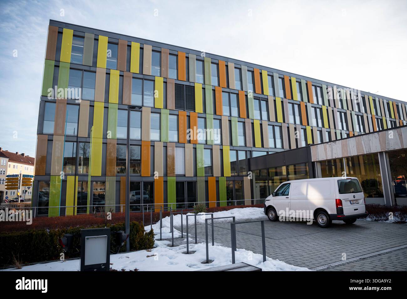 Hof, Germany. 16th Jan, 2026. Exterior view of the court building in ...
