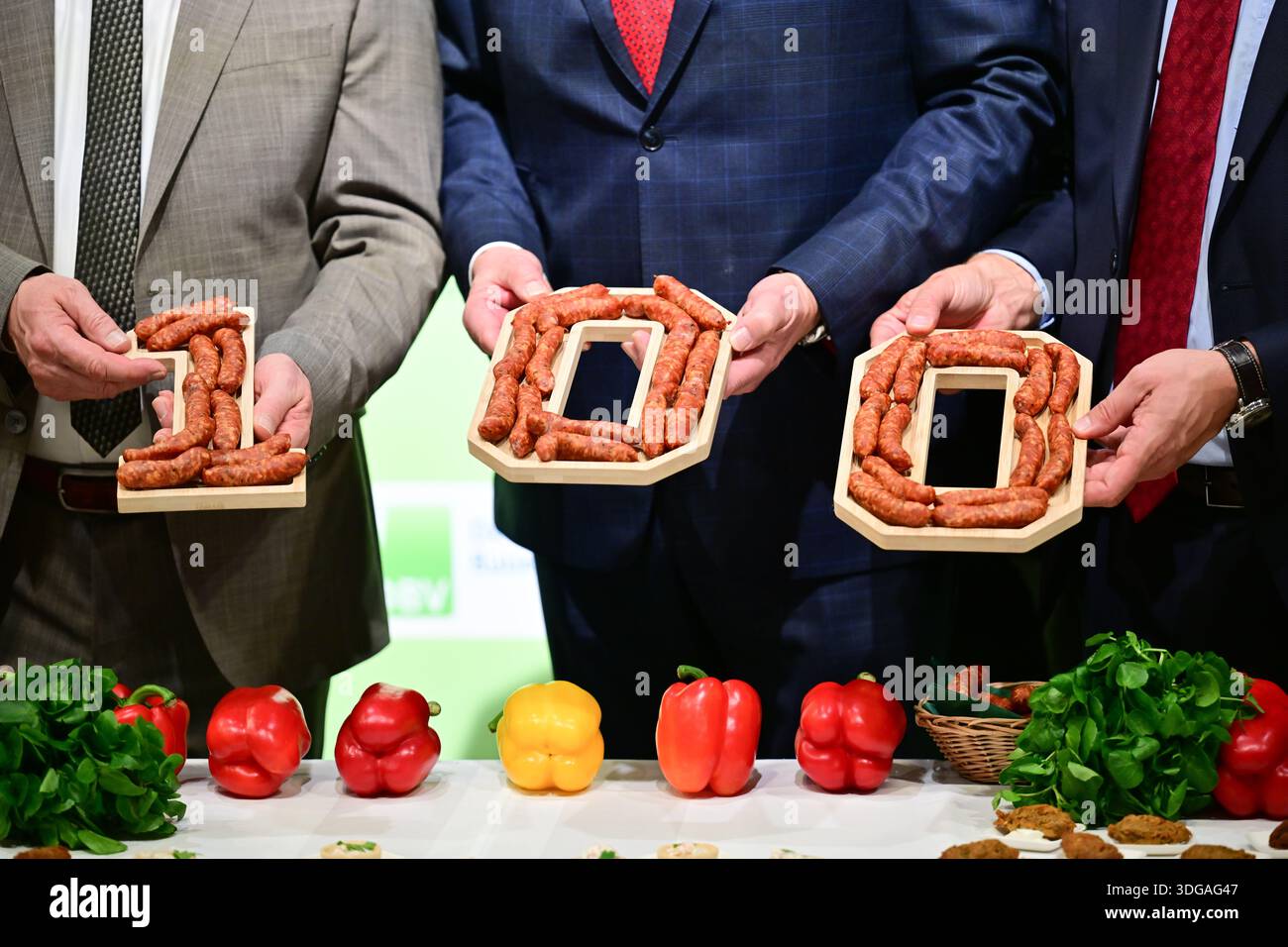 Berlin, Germany. 16th Jan, 2026. Alois Rainer (CSU, l-r), Federal ...