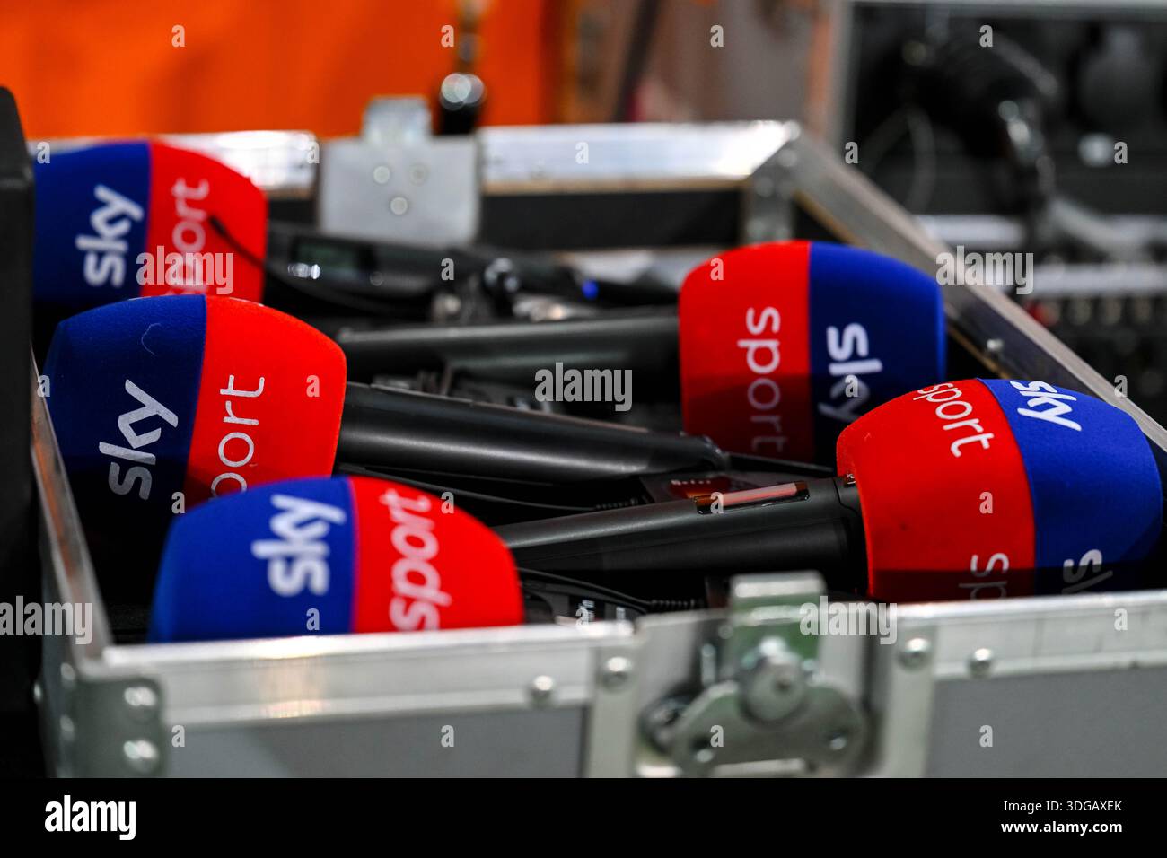 Augsburg, Germany. 15th Jan, 2026. Soccer: Bundesliga, FC Augsburg - 1 ...