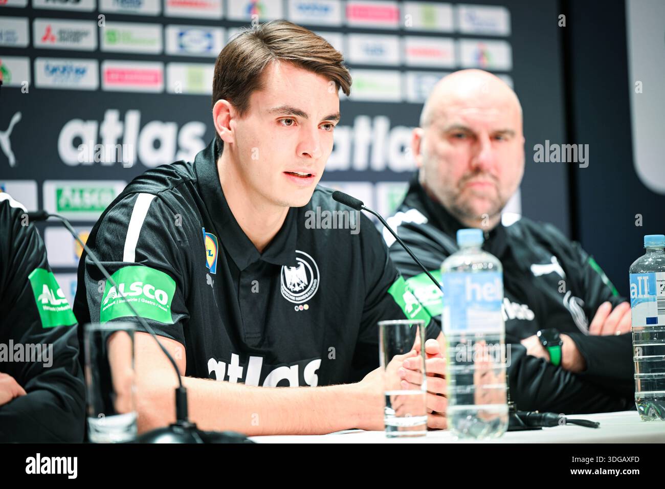Silkeborg, Denmark. 16th Jan, 2026. Julian Köster (l) and assistant ...