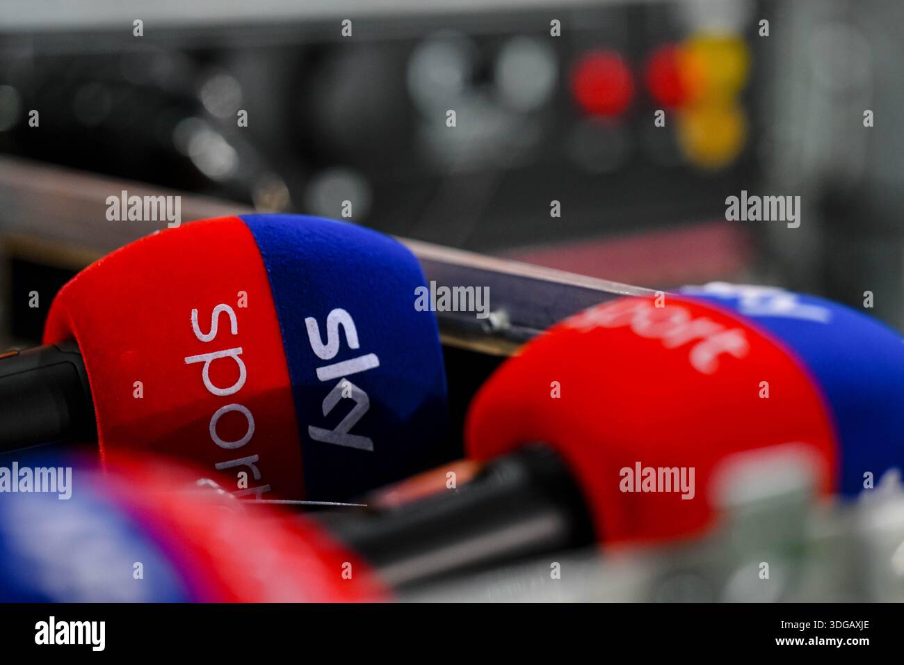 Augsburg, Germany. 15th Jan, 2026. Soccer: Bundesliga, FC Augsburg - 1 ...