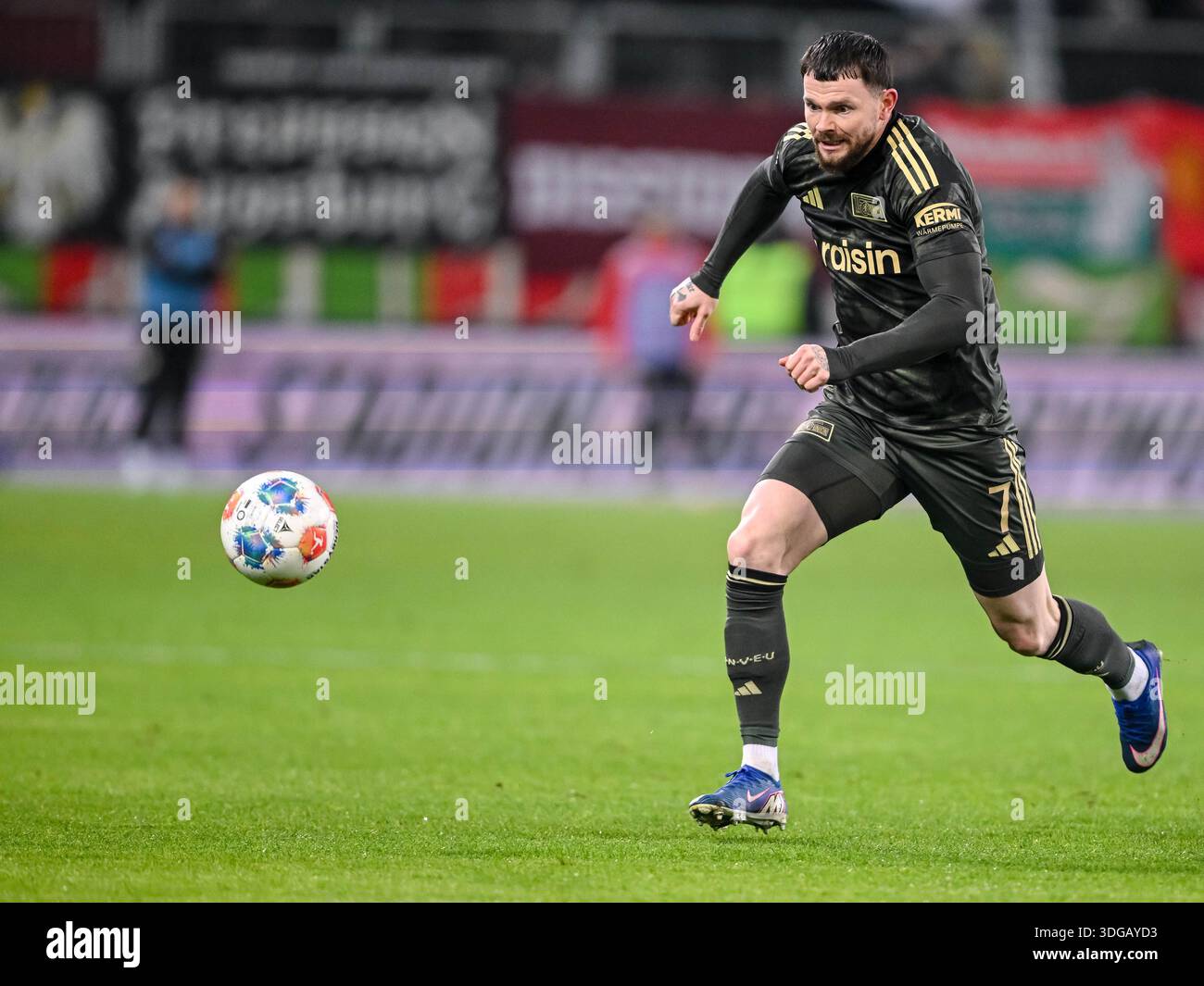 Augsburg, Germany. 15th Jan, 2026. Soccer: Bundesliga, FC Augsburg - 1 ...