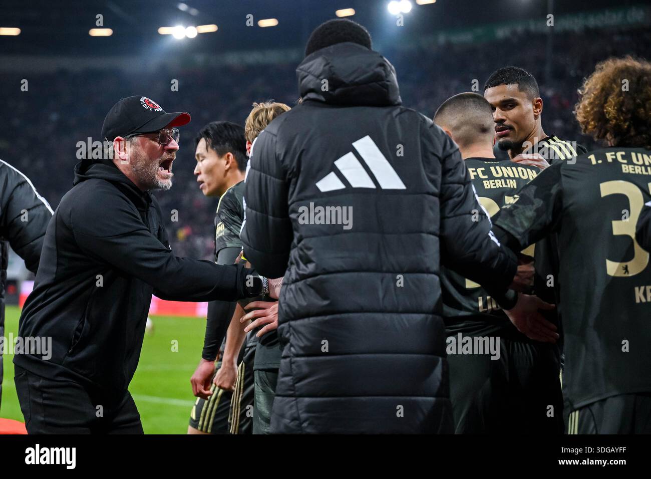 Augsburg, Germany. 15th Jan, 2026. Soccer: Bundesliga, FC Augsburg - 1 ...