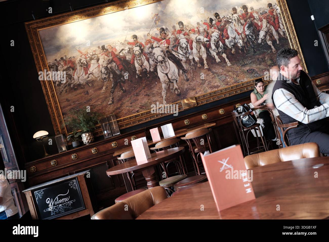 Traditional english pub interior hi-res stock photography and images ...