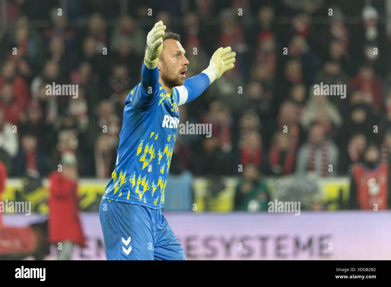 Koeln, Germany. 14th Jan, 2026. Torwart Marvin Schwaebe (KOE), Koeln ...