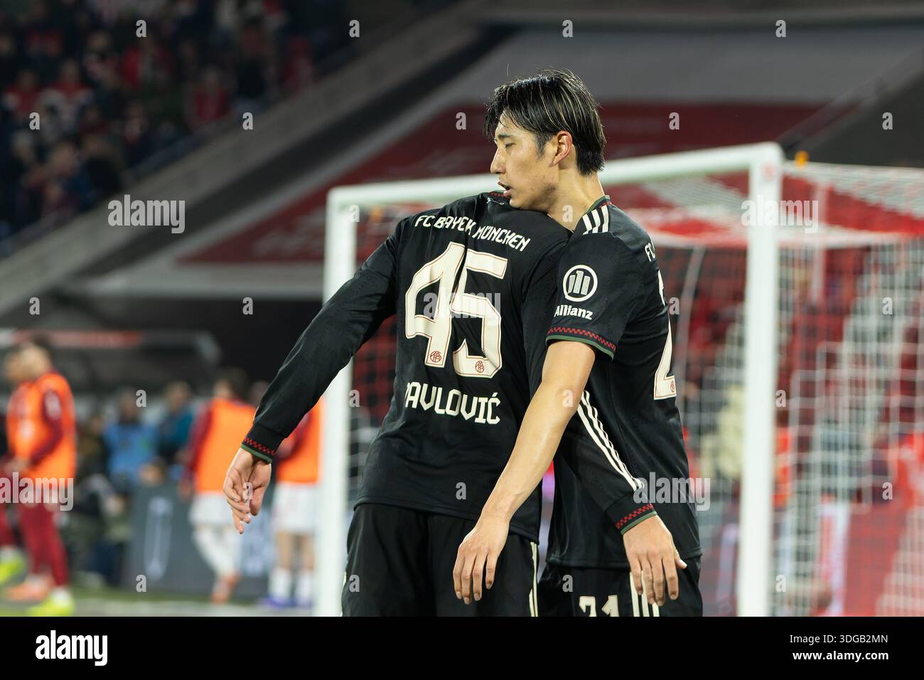 Koeln, Germany. 14th Jan, 2026. Hiroki Ito (FCB, R) mit Aleksandar ...