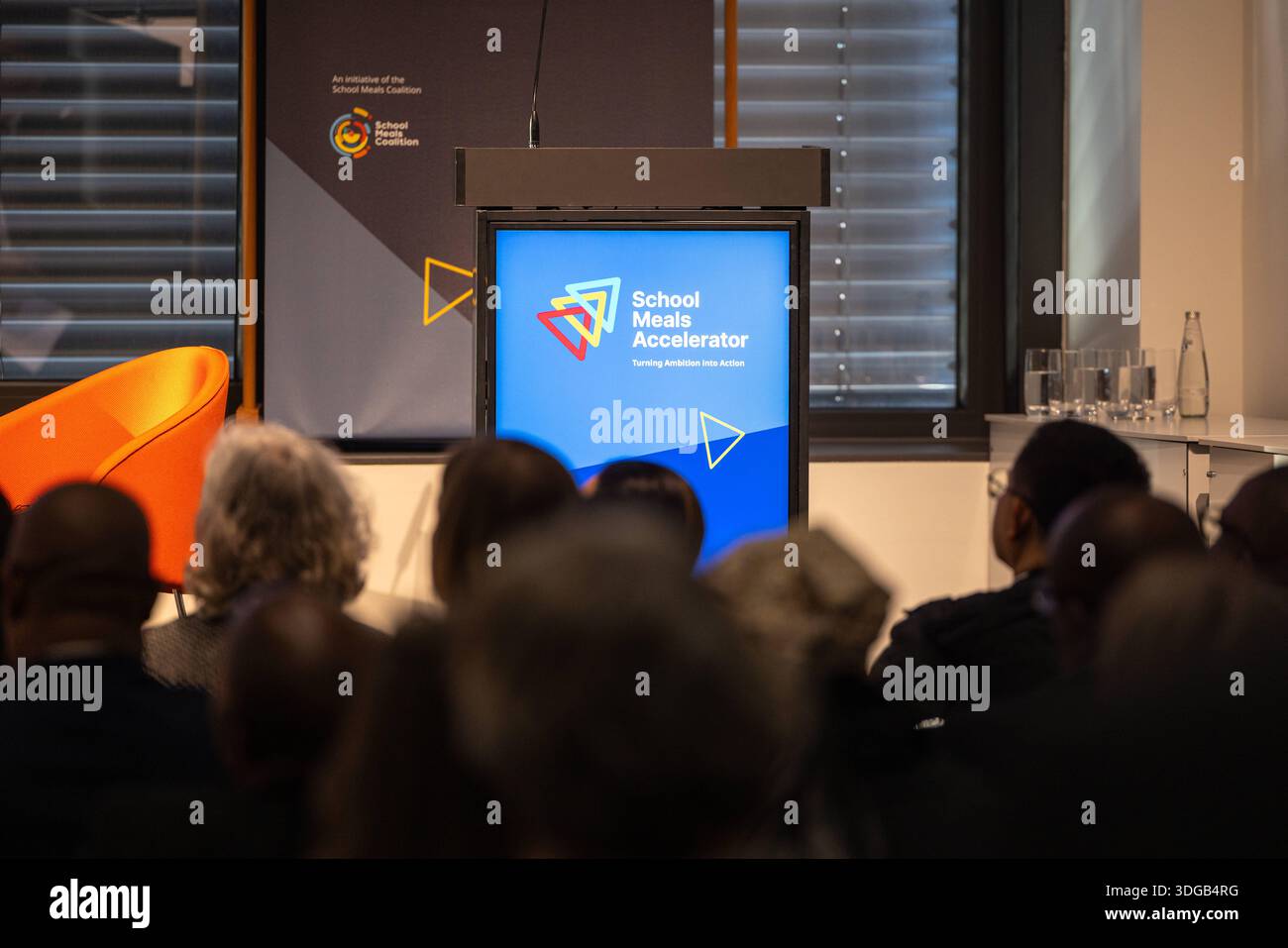 Unterzeichnung eines neuen Programms für Schulernährung für 100 ...