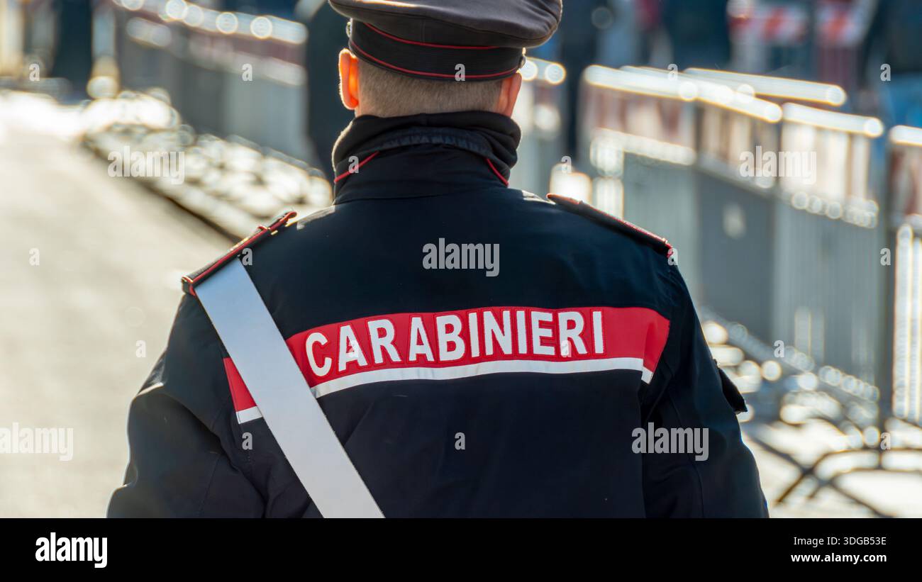 Italian police uniform hi-res stock photography and images - Alamy