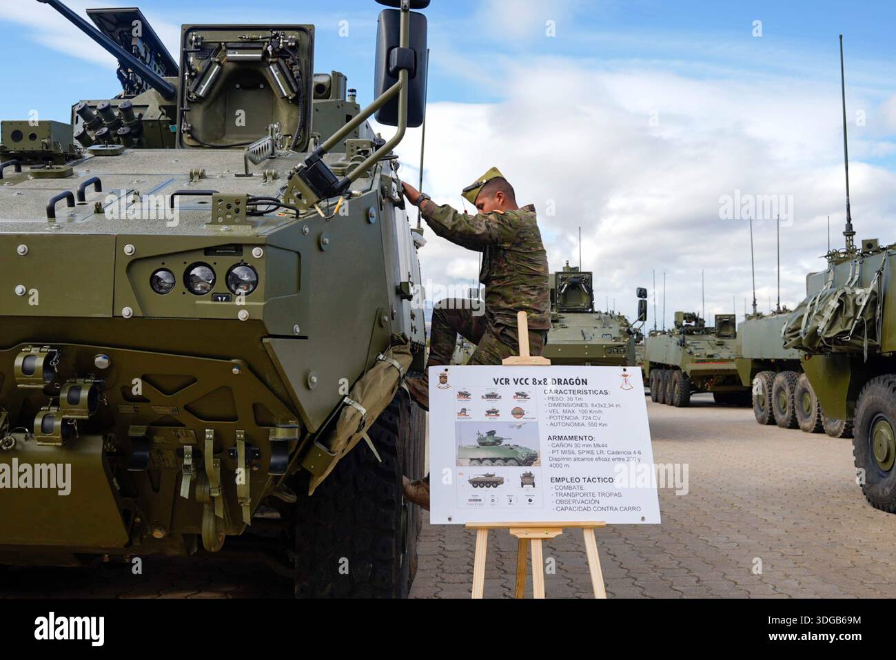 Image of the first 8x8 'Dragon' vehicles delivered to the Spanish Army ...