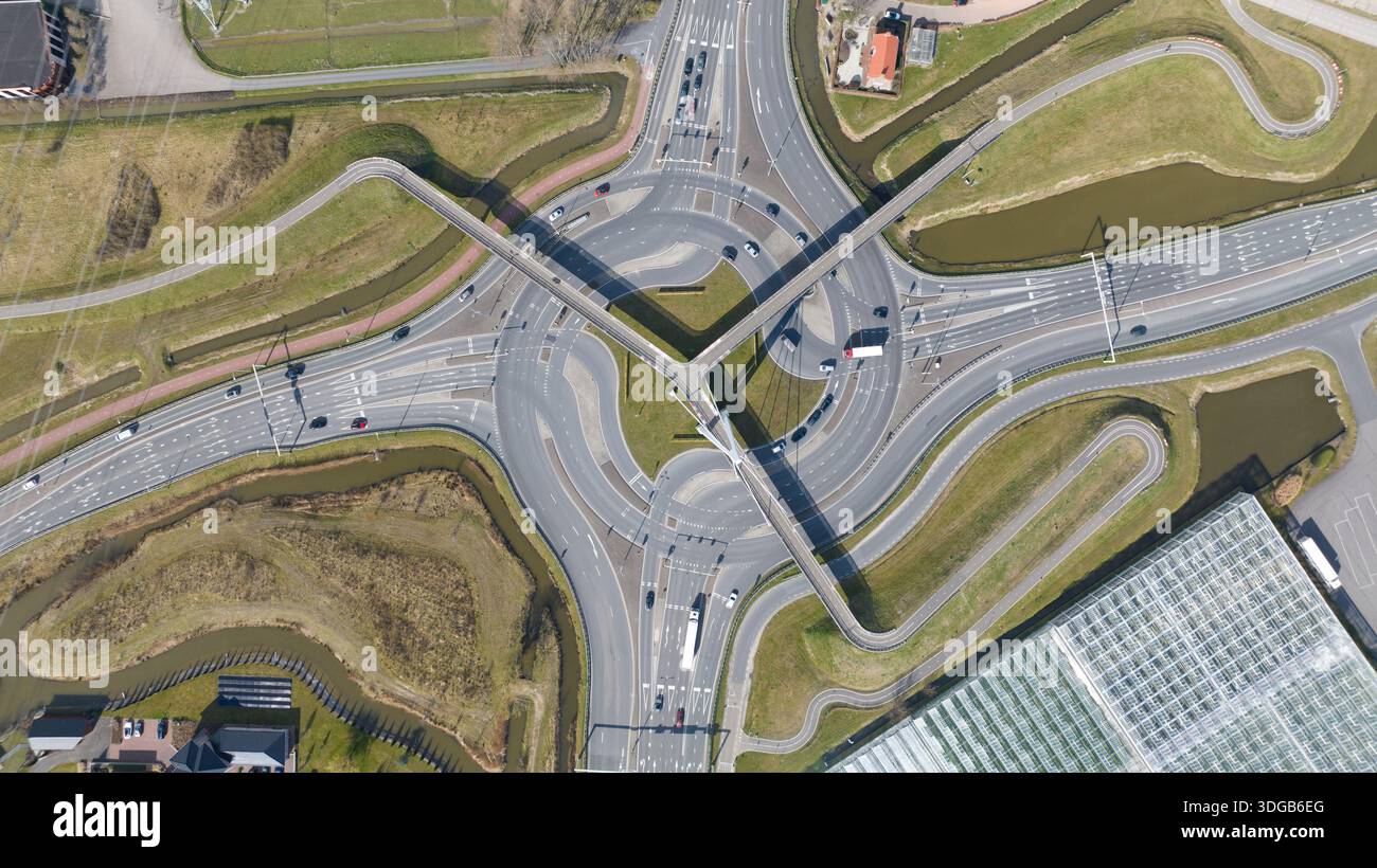 Top view pedestrian bridges hi-res stock photography and images - Alamy