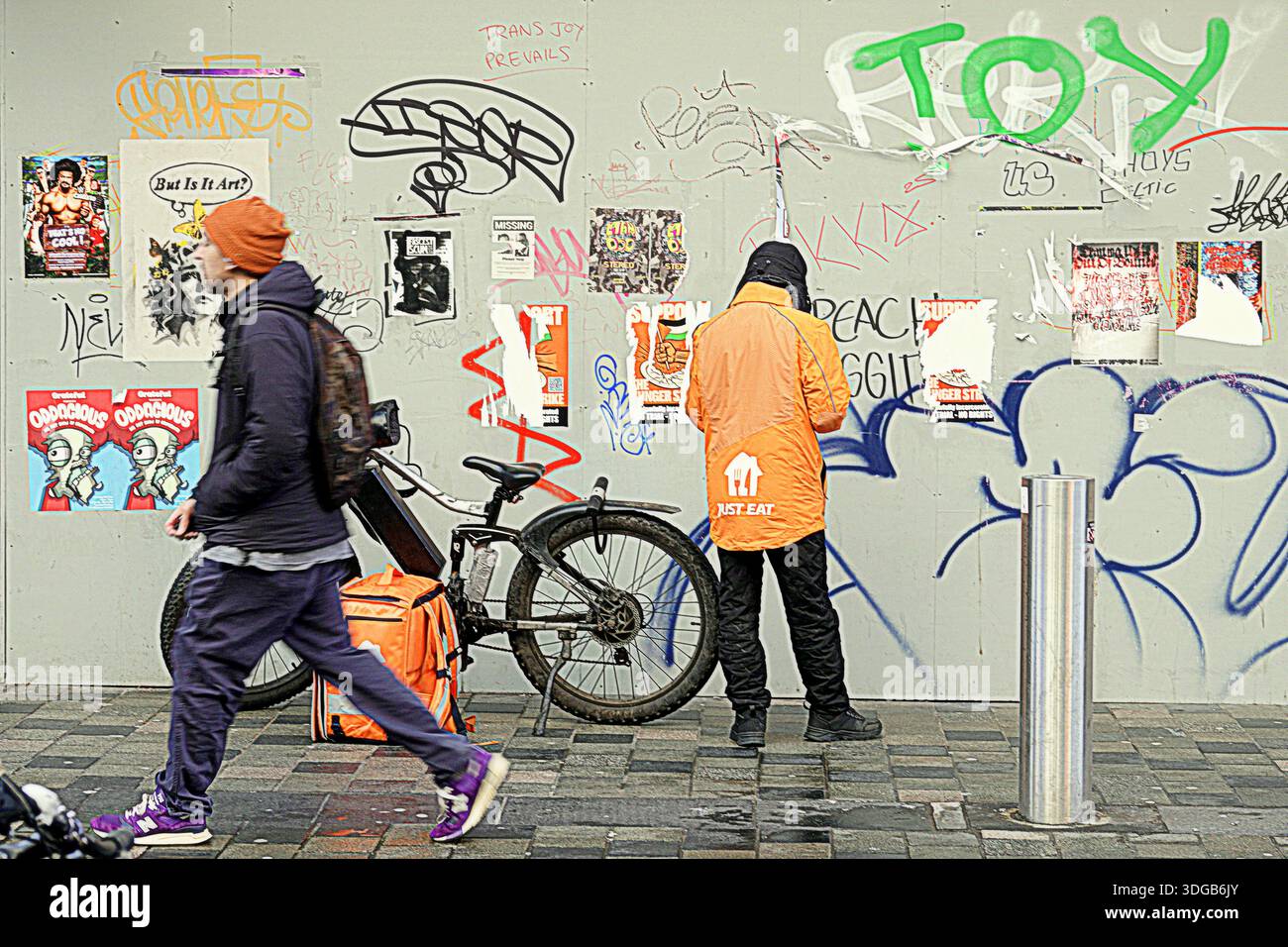 Glasgow, Scotland, UK. 16th January, 2026. UK Weather: Cold start over ...