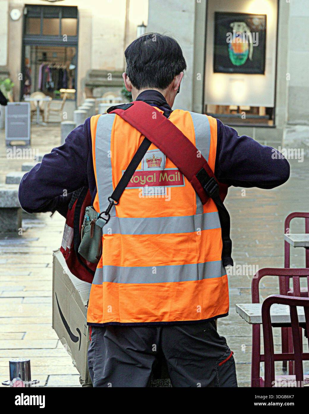 Glasgow, Scotland, UK. 16th January, 2026. UK Weather: Cold start over ...