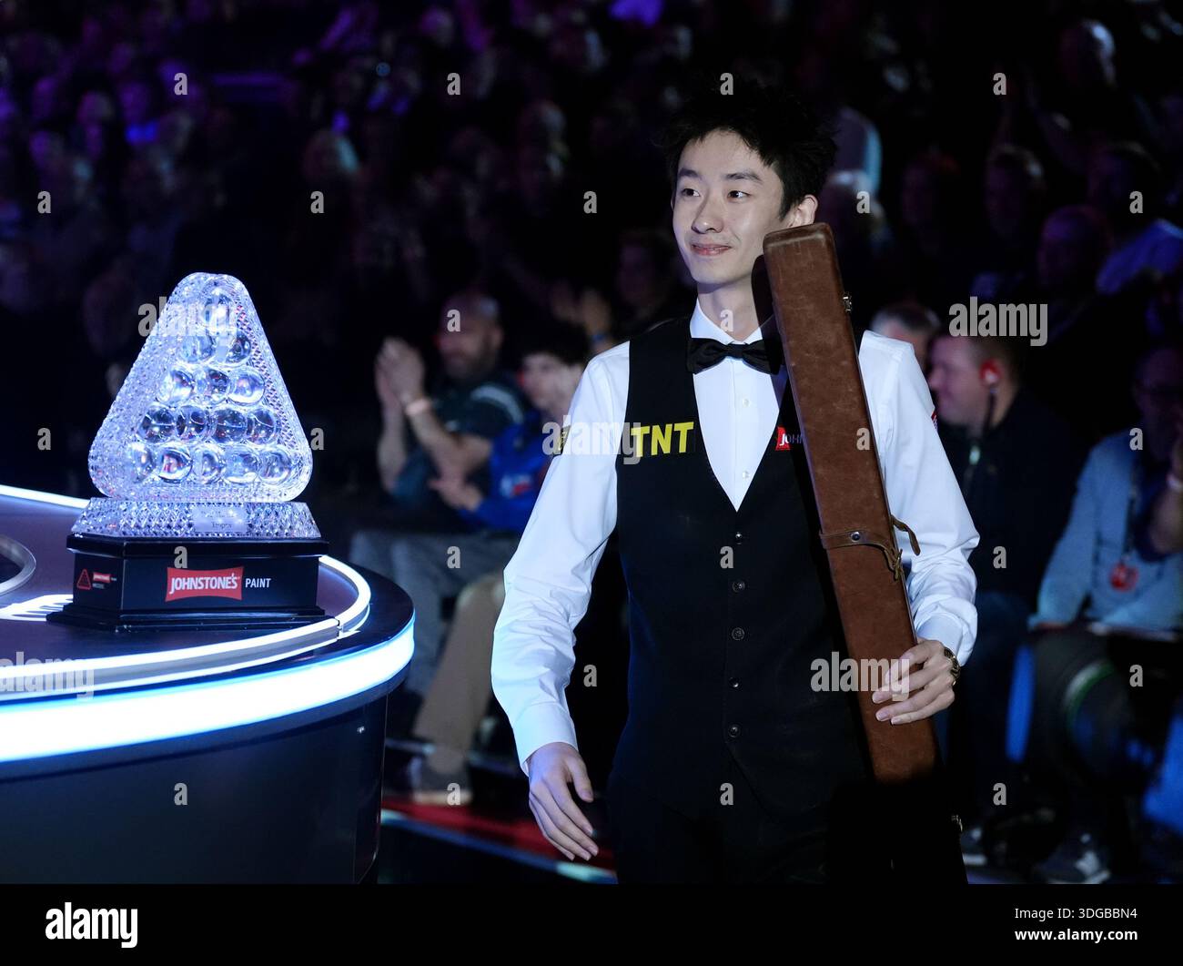 Wu Yize before his match against Xiao Guodong (out of picture) on day ...