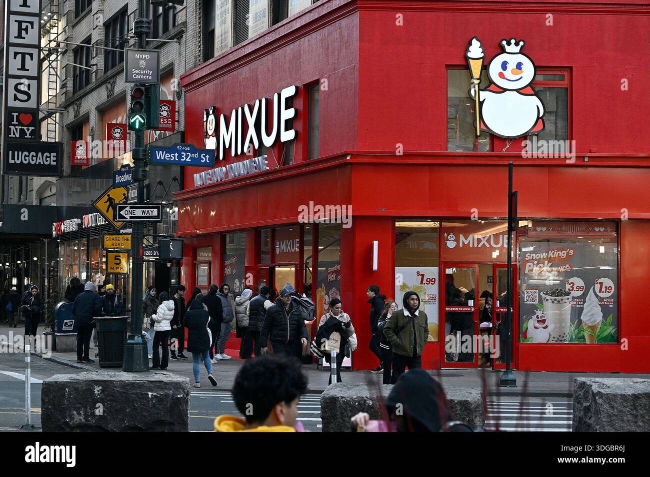 New York, USA. 15th Jan, 2026. Exterior view of Mixue's restaurant ...