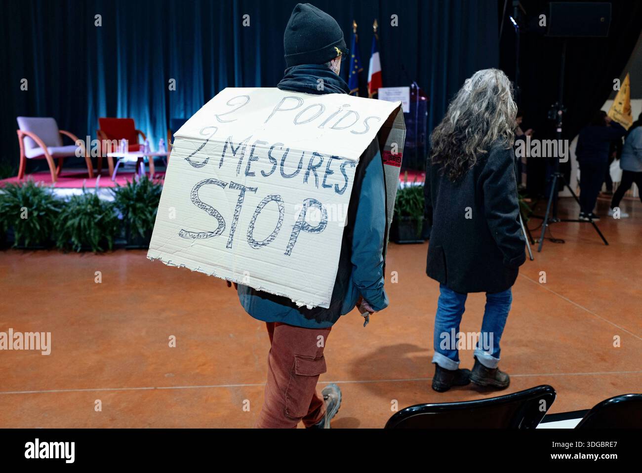Castelsarrasin, France. 16th Jan, 2026. Representatives of ...
