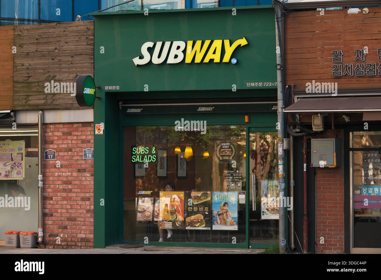 Subway posters hi-res stock photography and images - Alamy