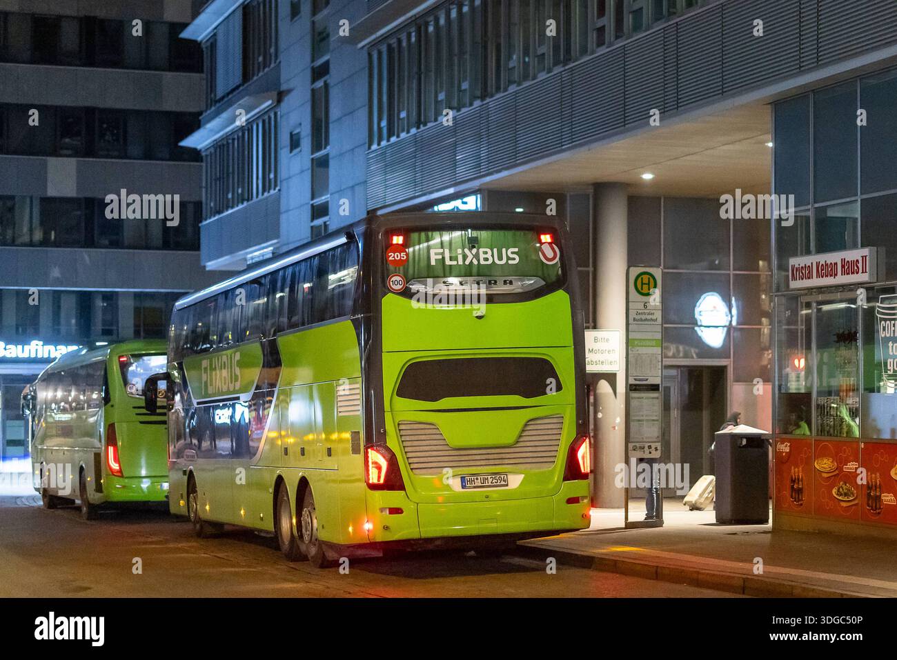 Zentralen Omnibusbahnhof ZOB, Nürnberg, 01.01.2026 Ein Doppeldecker ...