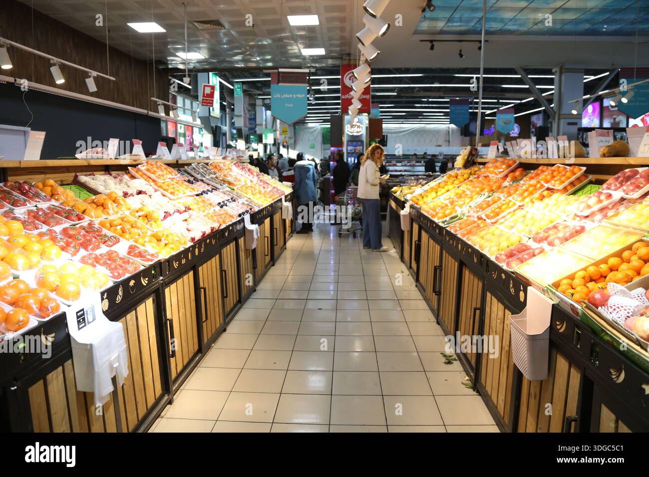 Tehran, Iran. 16th Jan, 2026. People shop at a supermarket in Tehran ...