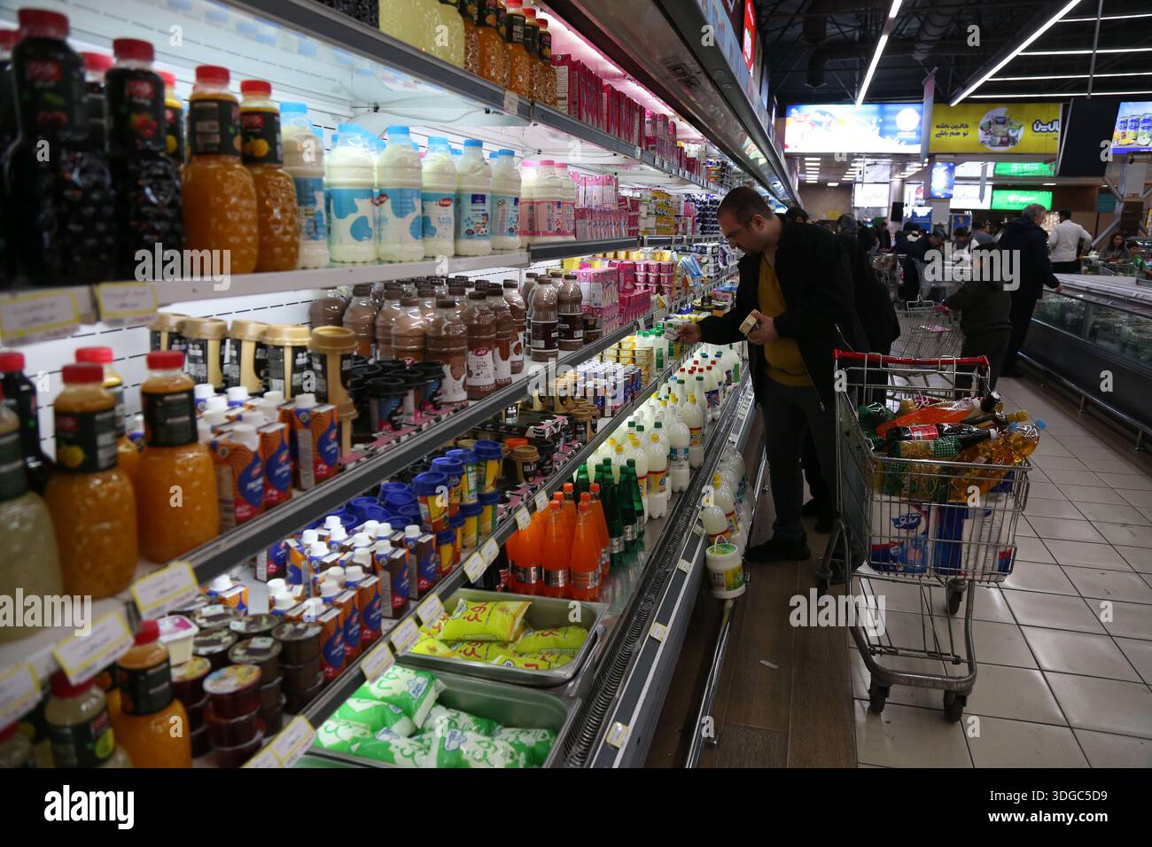 Tehran, Iran. 16th Jan, 2026. People shop at a supermarket in Tehran ...