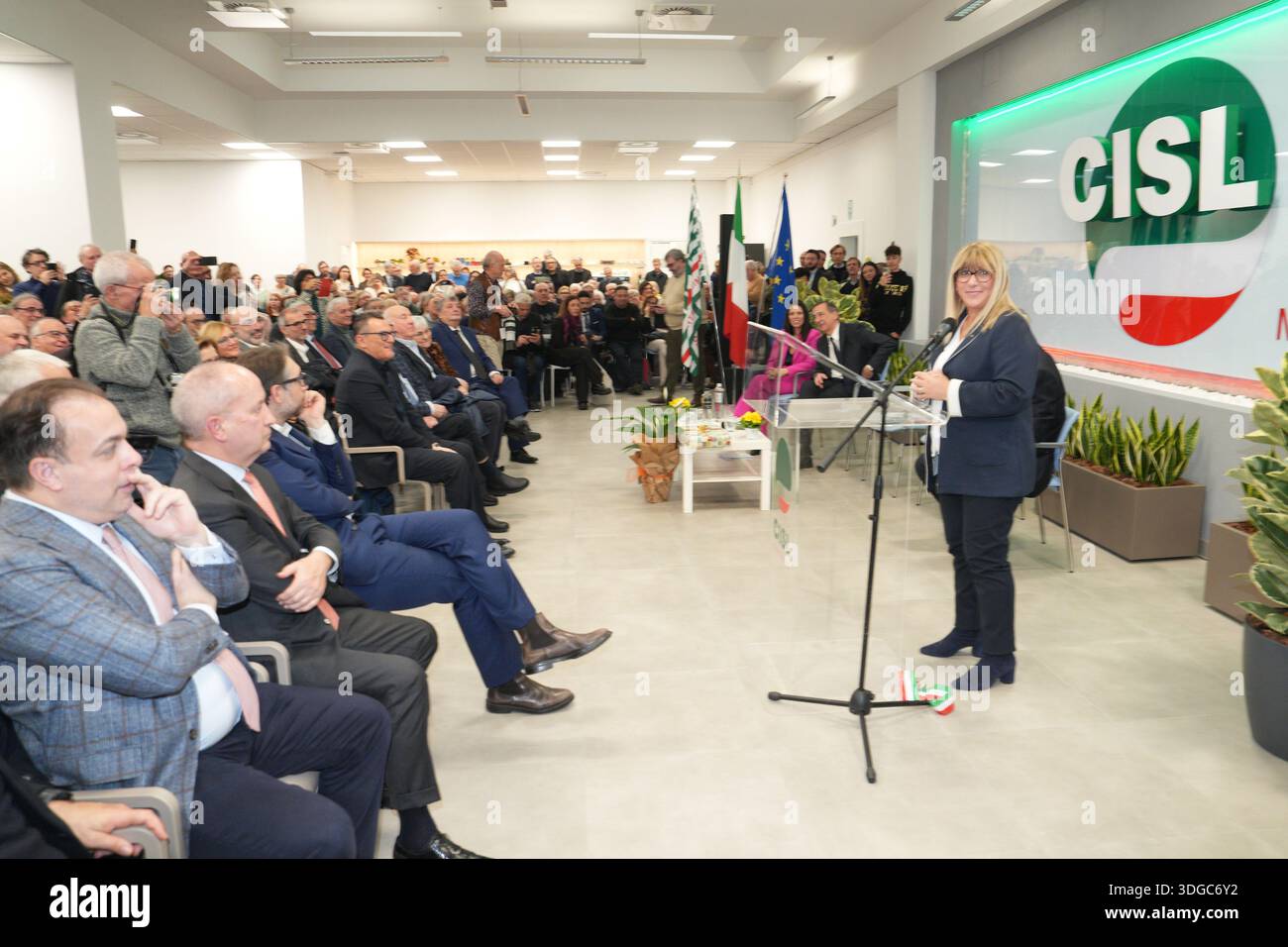 Milan, Italy. 16th Jan, 2026. Milan, Inauguration of the new CISL ...