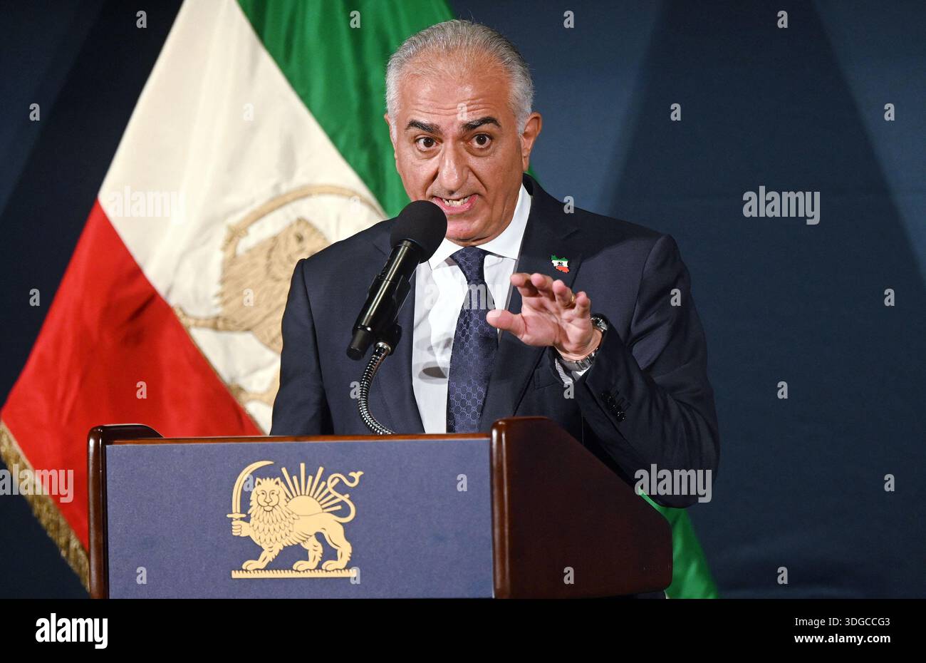 Washington, United States. 16th Jan, 2026. Reza Pahlavi, the exiled son ...