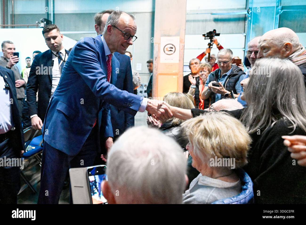 Heddesheim, Germany. 16th Jan, 2026. Federal Chancellor Friedrich Merz ...