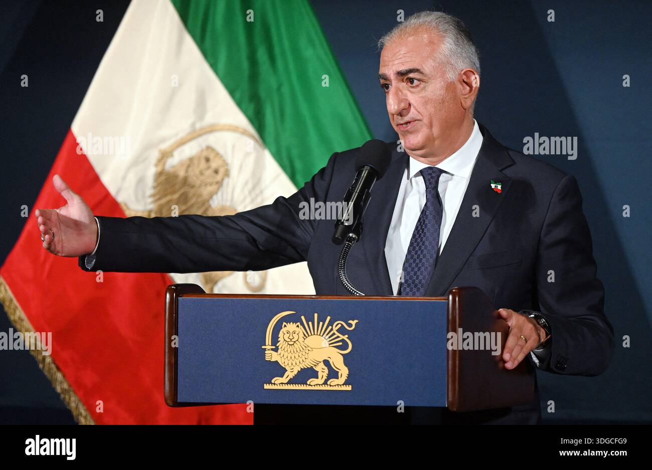 Washington, United States. 16th Jan, 2026. Reza Pahlavi, the exiled son ...