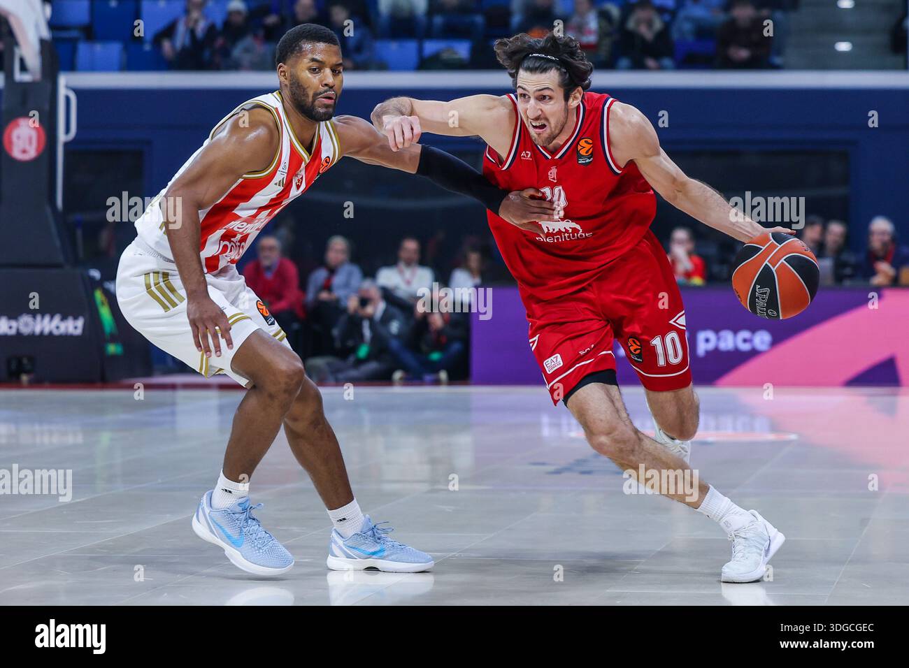 Milan, Italy. 15th Jan, 2026. (R-L) Leandro Bolmaro #10 of EA7 Emporio ...