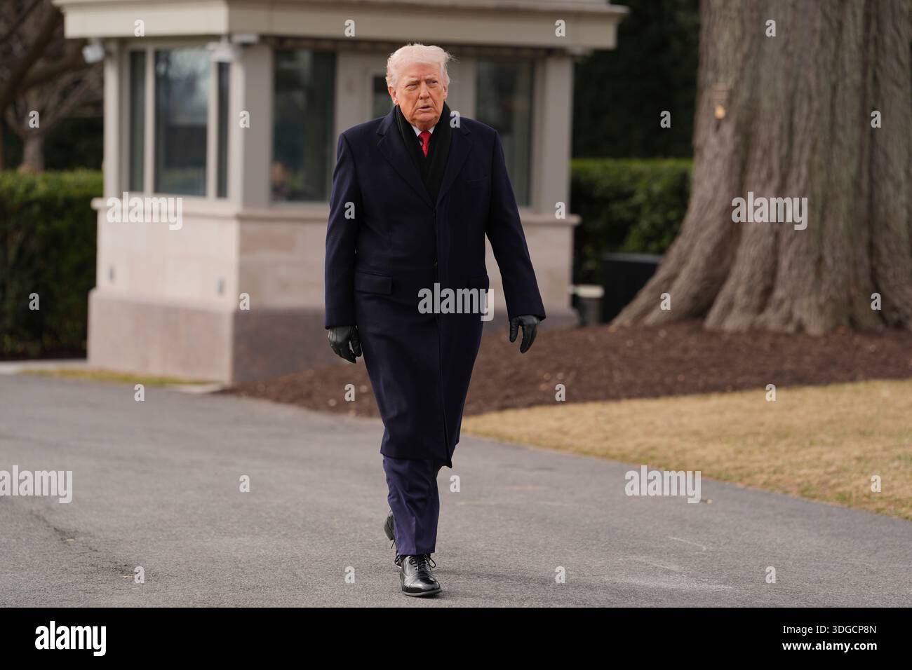 President Donald Trump walks to Marine One for departure from the South ...