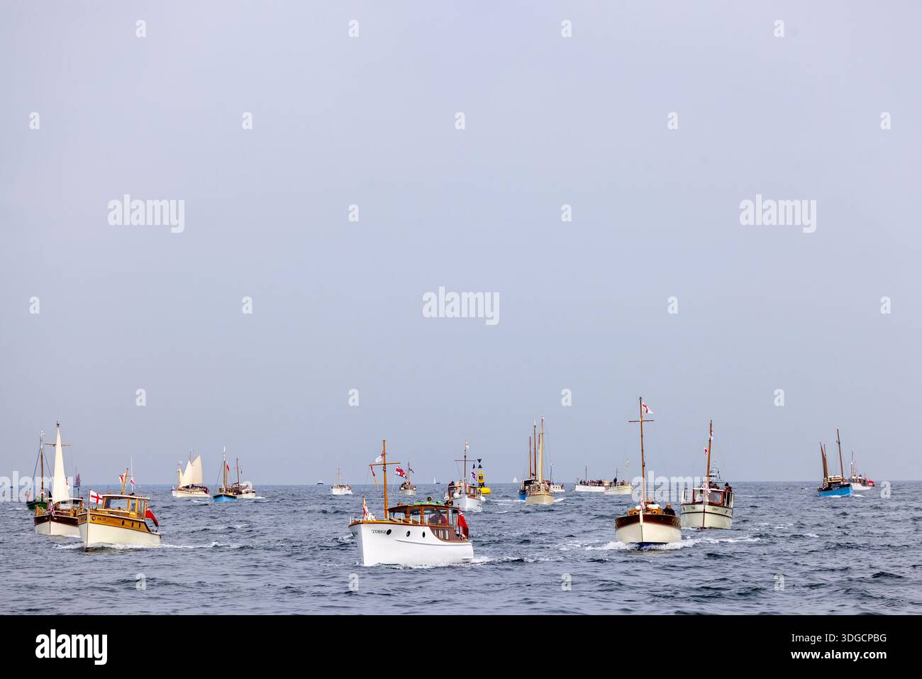 Evacuation of dunkirk boats hi-res stock photography and images - Alamy