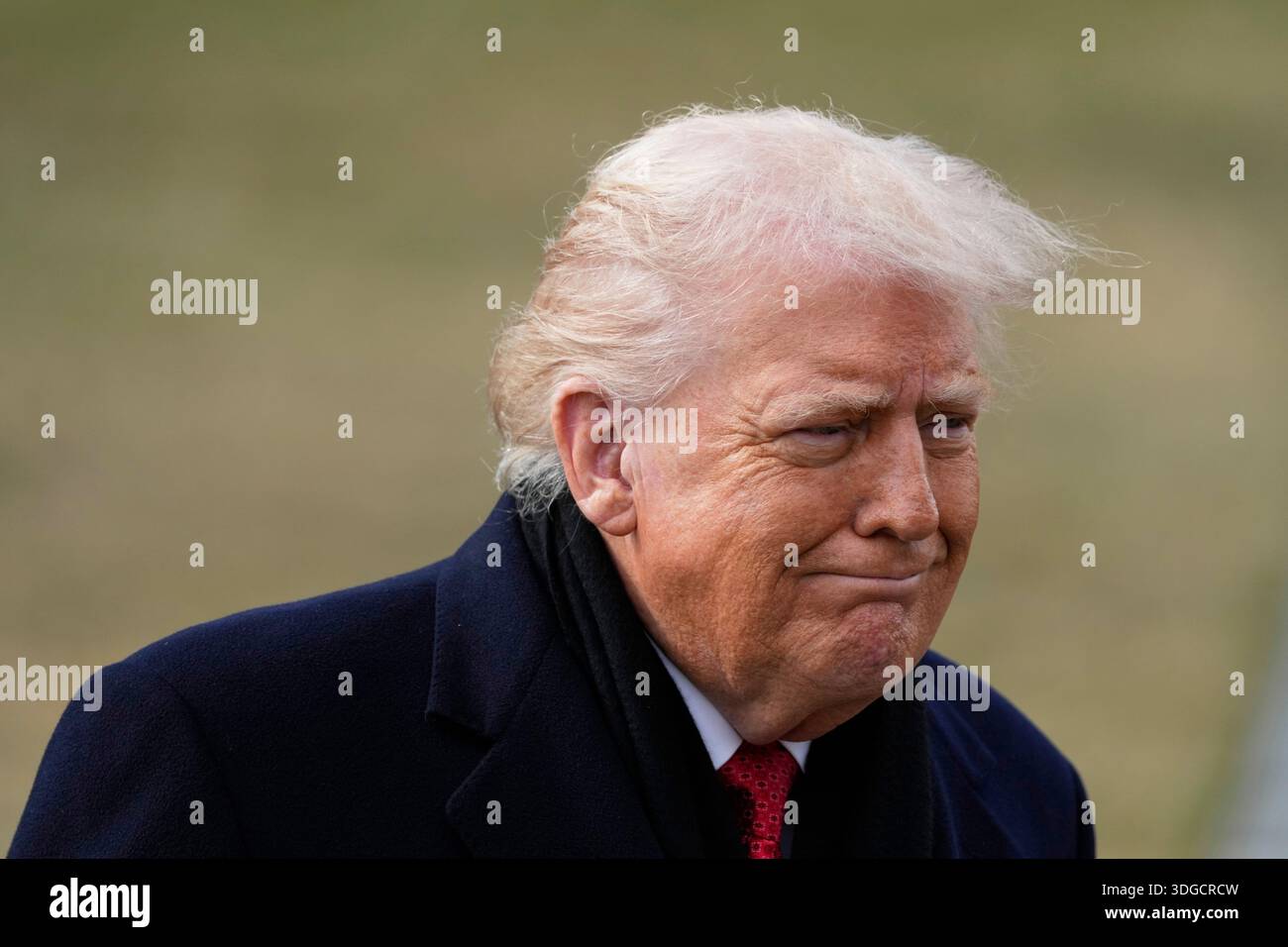 President Donald Trump walks to Marine One for departure from the South ...