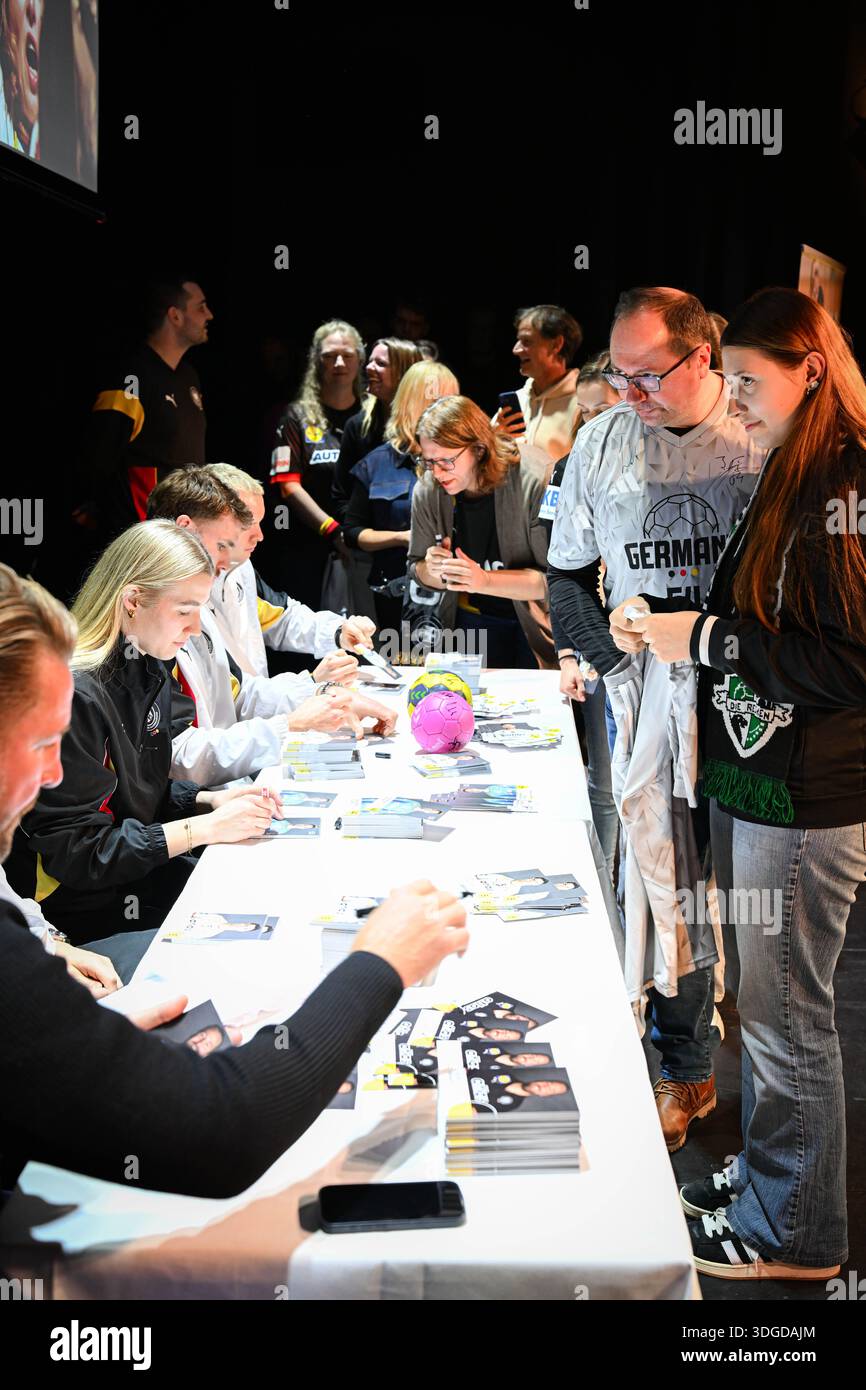 Silkeborg, Denmark. 16th Jan, 2026. Miro Schluroff (l-r), Katharina ...
