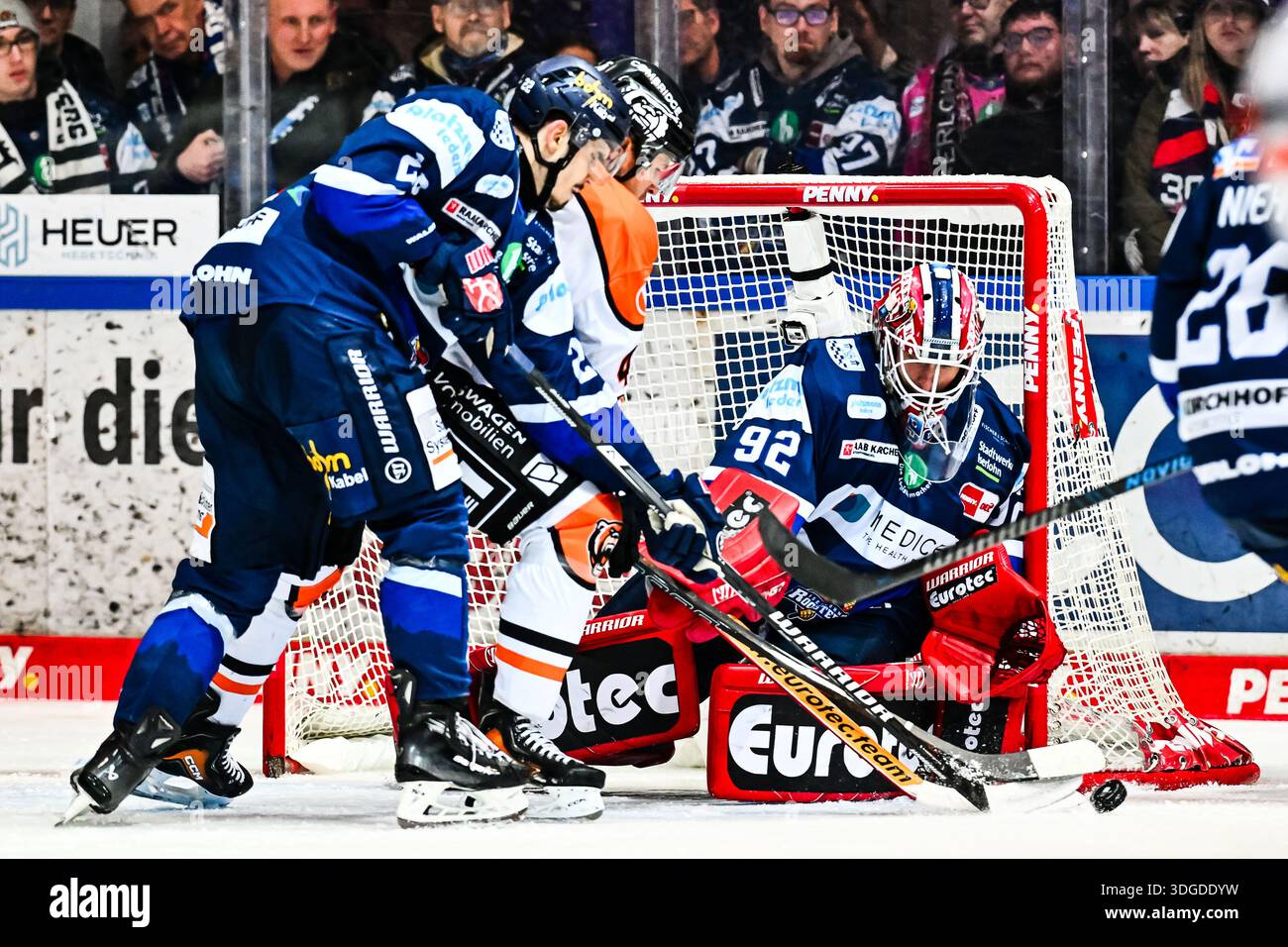 Bobby Lynch (Grizzlys Wolfsburg, #49) Andreas Andy Jenike (Iserlohn ...