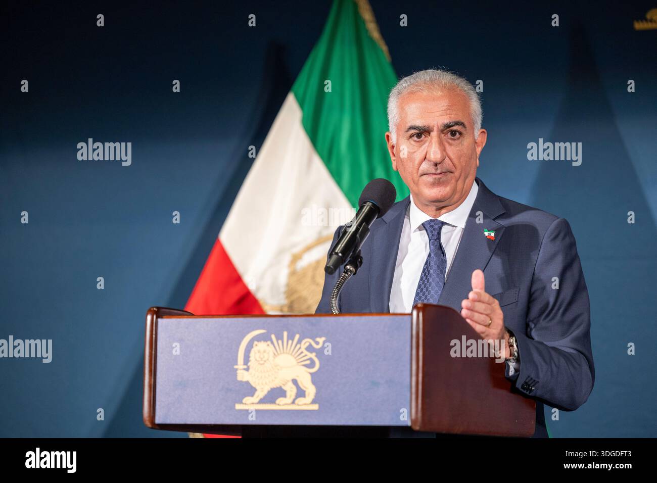 Washington, District Of Columbia, USA. 16th Jan, 2026. REZA PAHLAVI ...