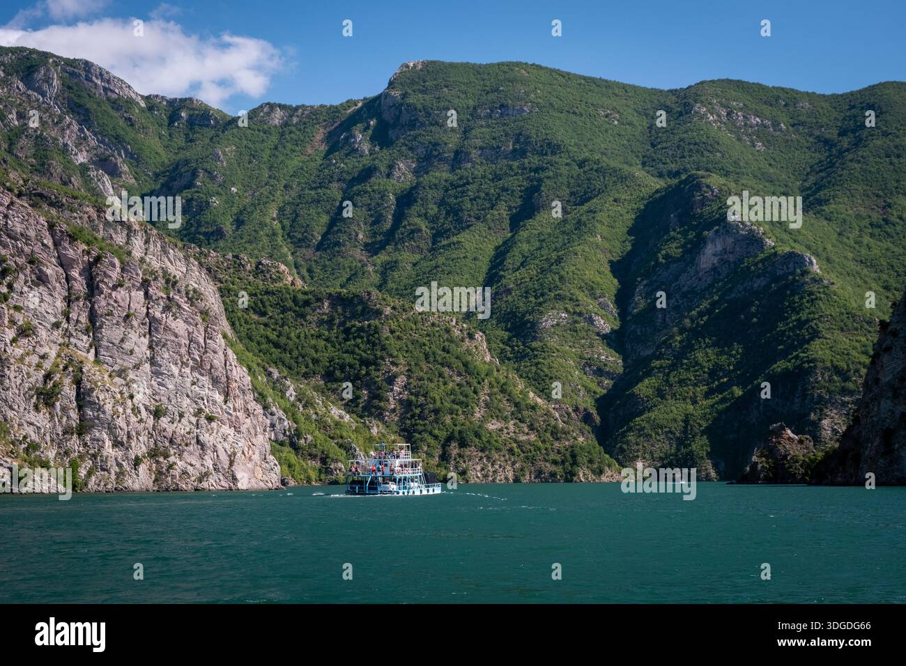 Scenic sightseeing cruise across mountain hi-res stock photography and ...