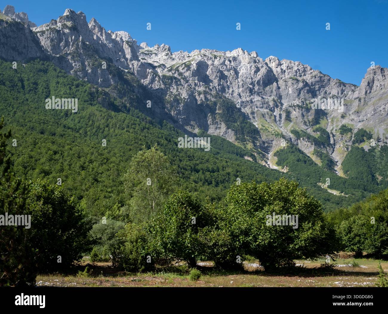Backdrop reveals dramatic cliffs hi-res stock photography and images ...