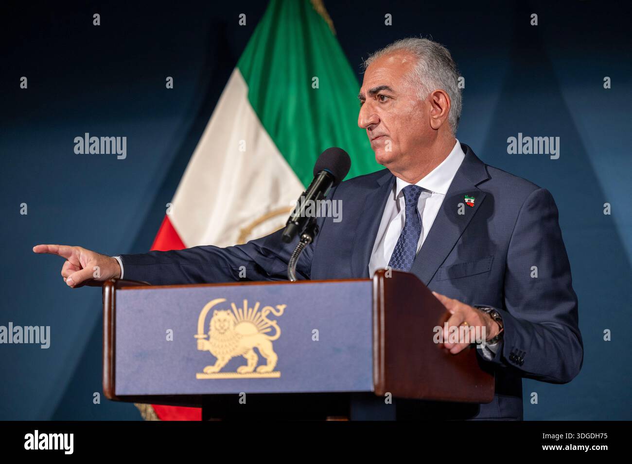 Washington, District Of Columbia, USA. 16th Jan, 2026. REZA PAHLAVI ...