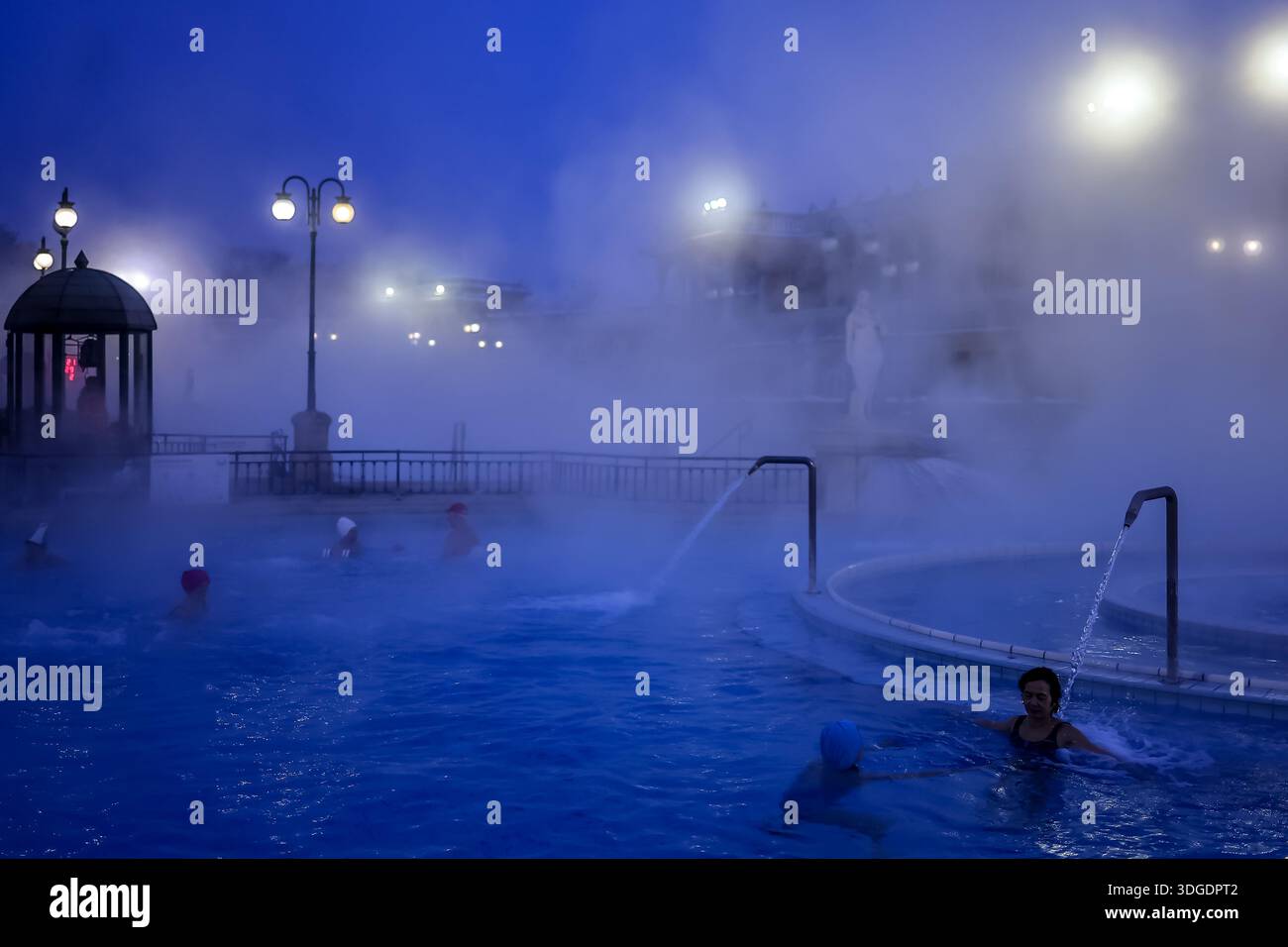 Budapest. 16th Jan, 2026. Visitors enjoy a thermal bath in the open air ...