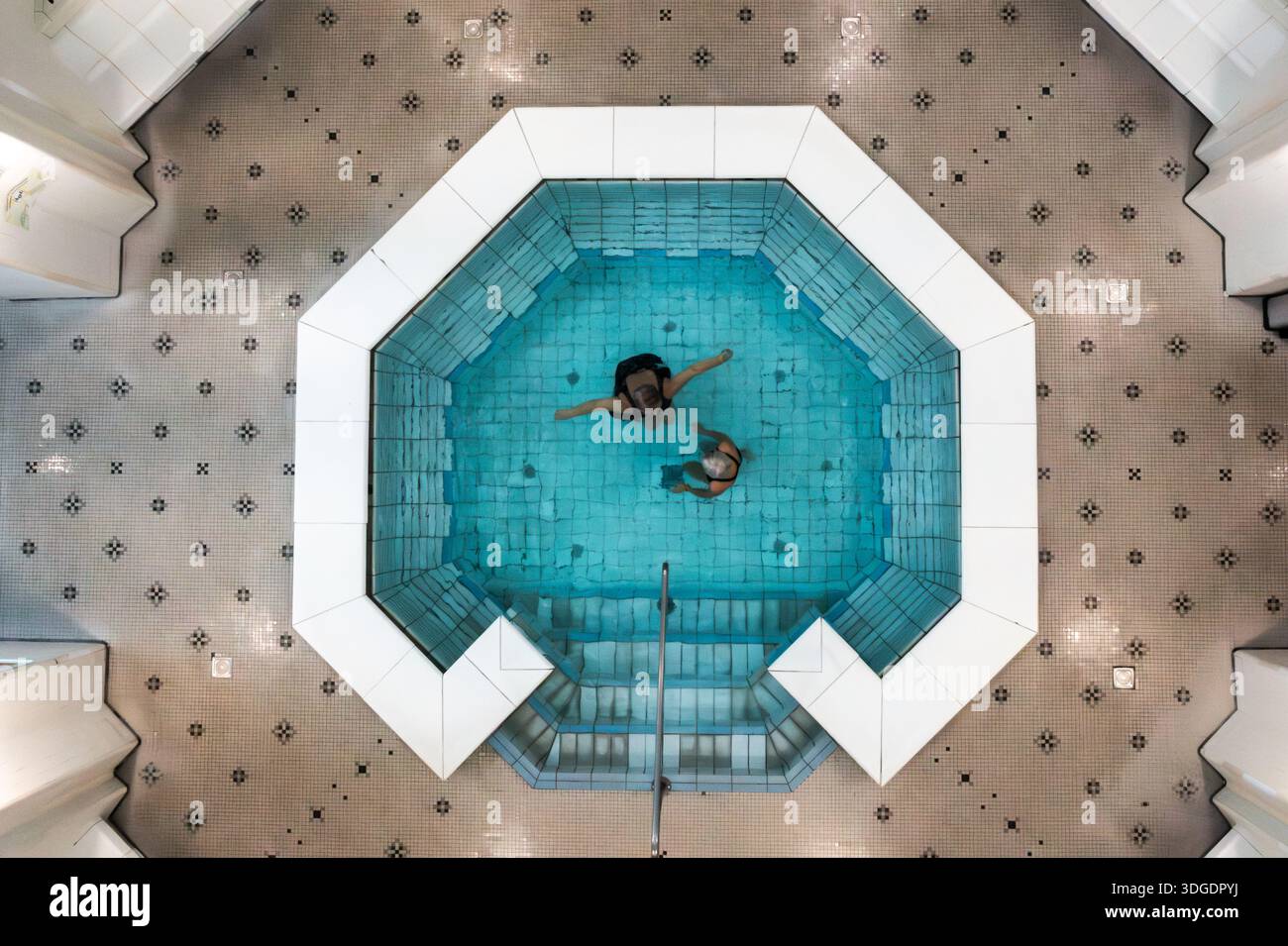 Budapest, Hungary. 16th Jan, 2026. An aerial drone photo shows visitors ...