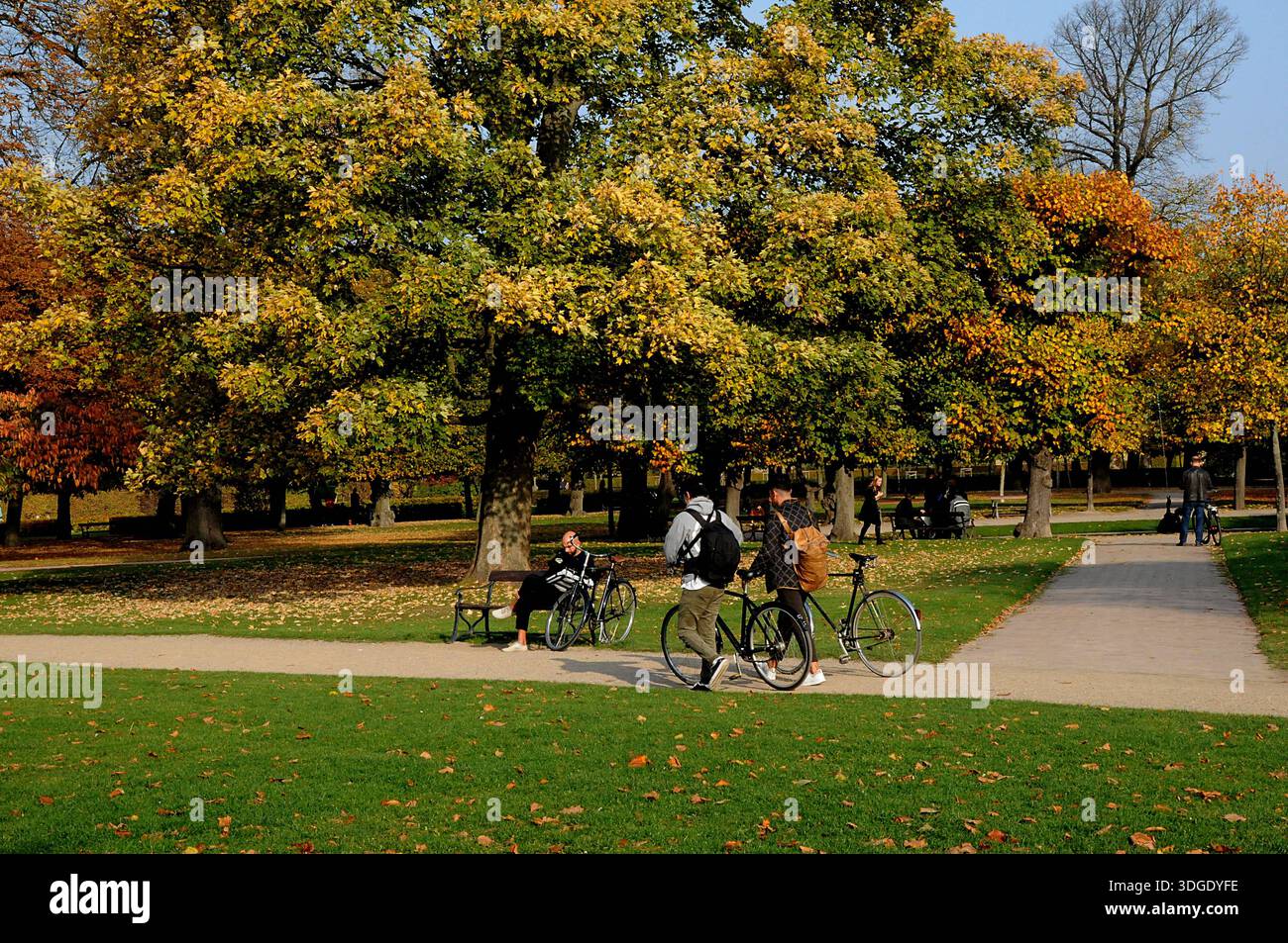 Copenhagen/Denmark 16.October 2018.. People enjoy sunny autumn day in ...