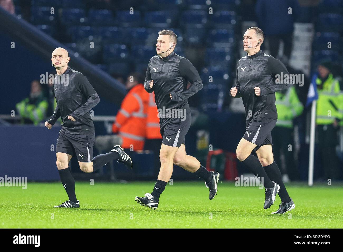 Referee, Josh Smith (centre) with assistants at warm up during the Sky ...
