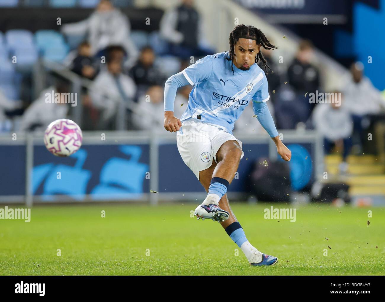 Manchester, UK. 16th Jan, 2026. Kaden Braithwaite of Manchester City ...