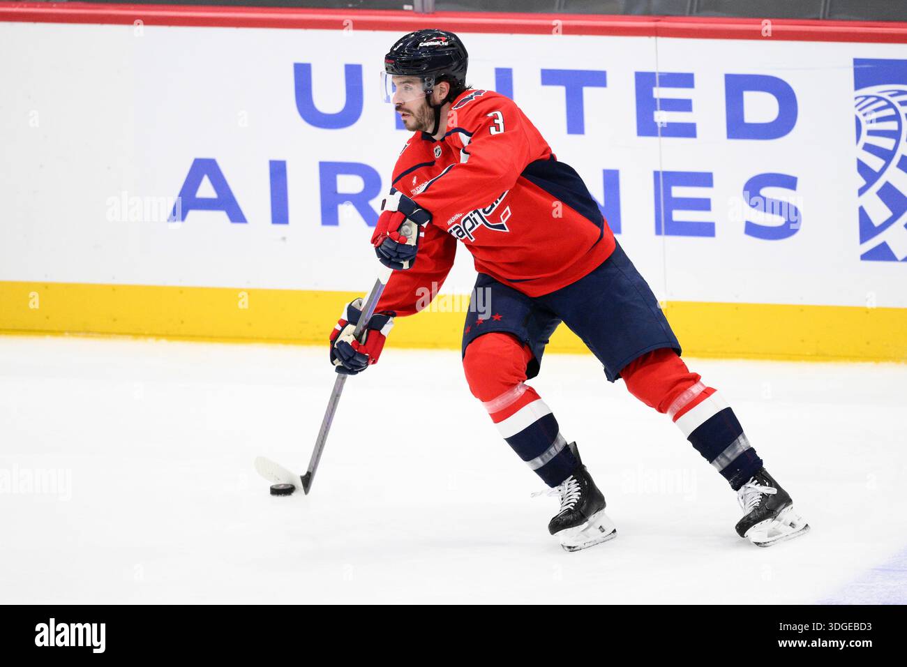 Washington Capitals defenseman Matt Roy (3) in action during the third ...