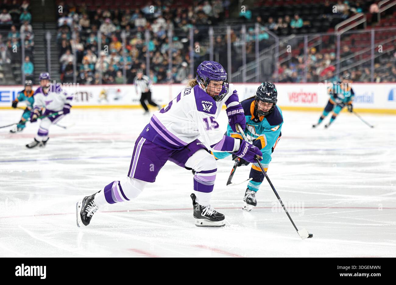 Newark, USA. 16th Jan, 2026. Minnesota Frost defender Brooke Becker (15 ...