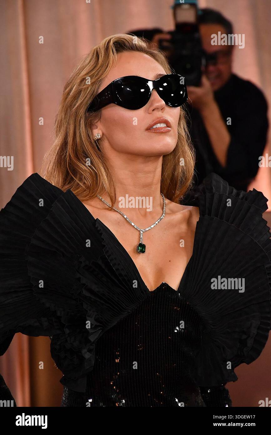 Miley Cyrus attends the 83rd annual Golden Globe Awards at The Beverly ...