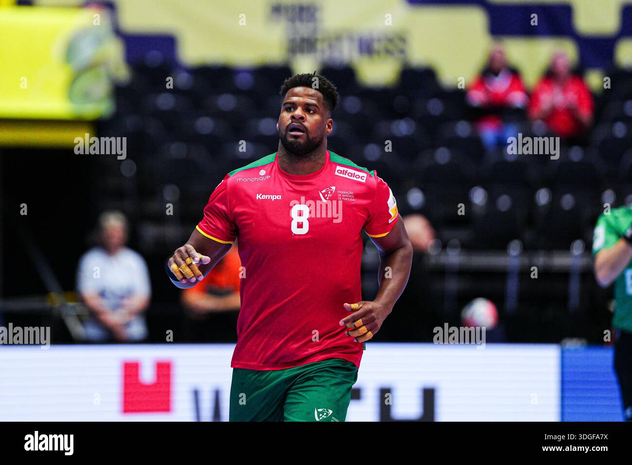 Victor Iturizza (Portugal, #08) DEN, Portugal vs. Rumaenien, Handball ...
