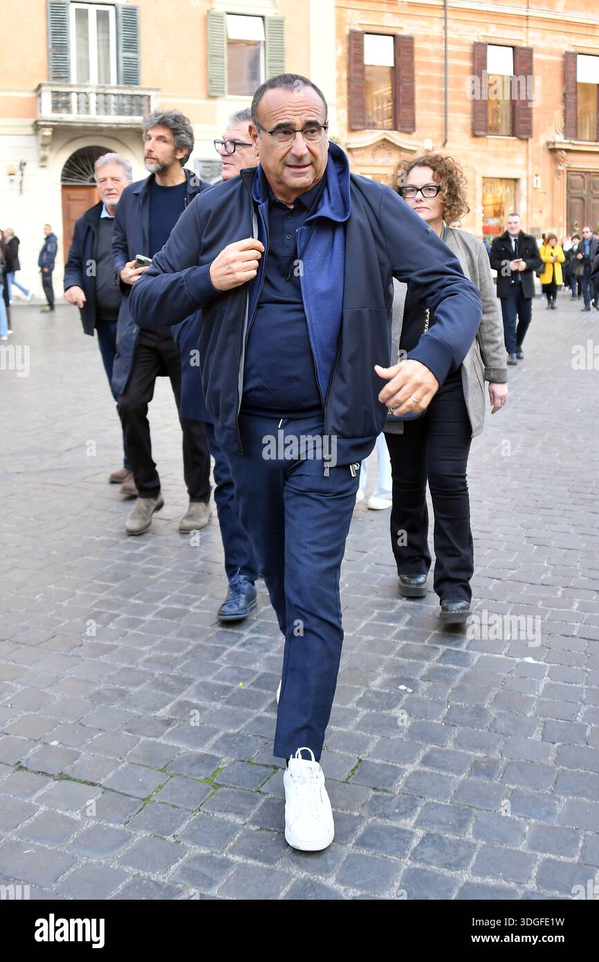 Rome, Italy. 16th Jan, 2026. Rome, Piazza di Spagna Carlo Conti on the ...
