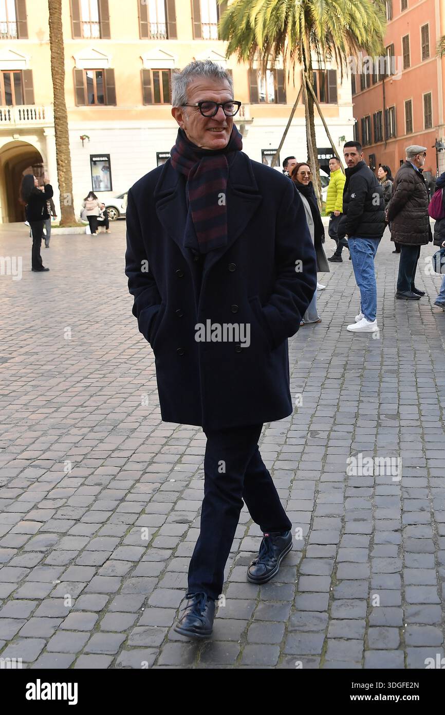 Rome, Italy. 16th Jan, 2026. Rome, Piazza di Spagna Carlo Conti on the ...