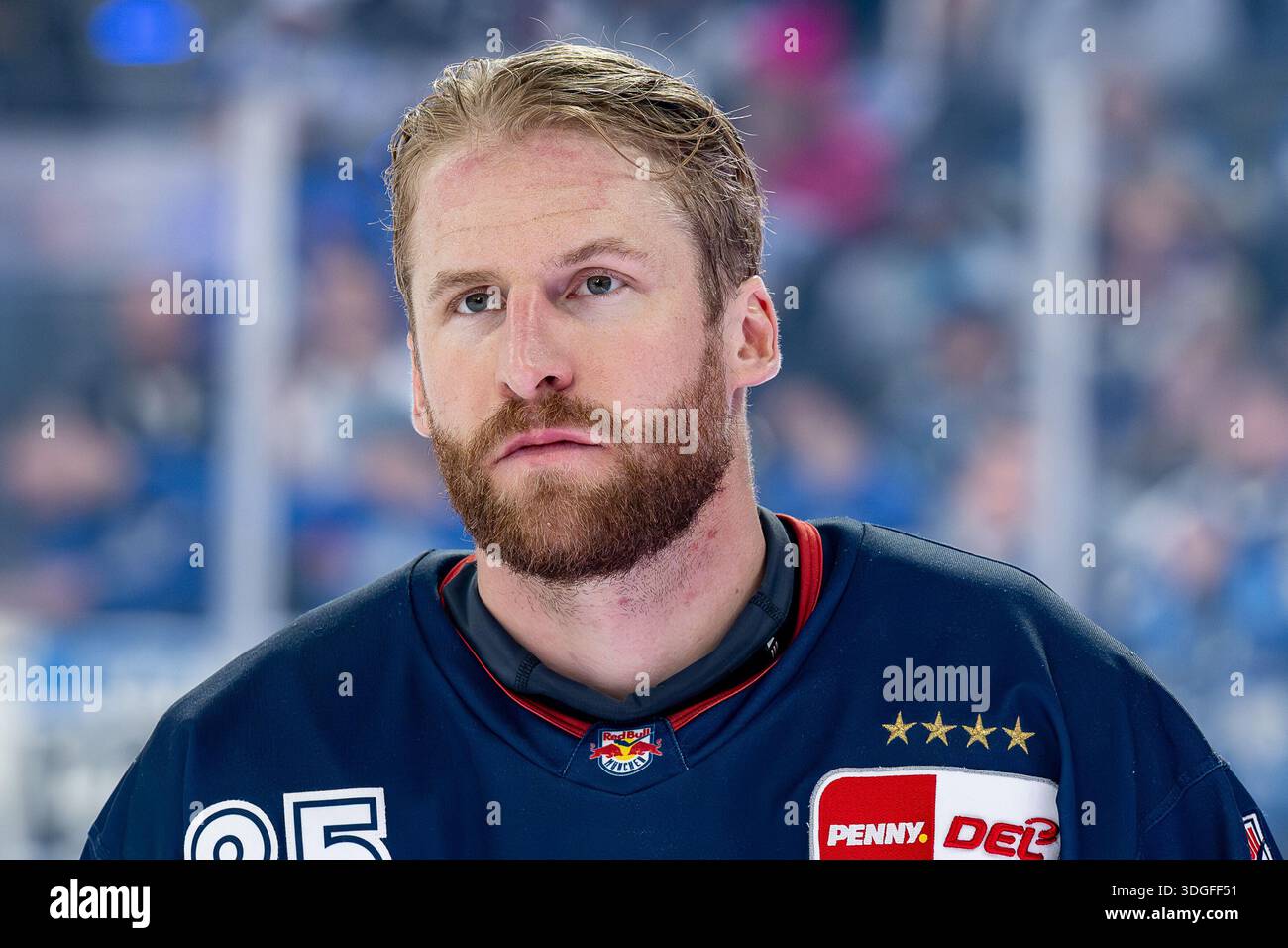 Dillon Heatherington (EHC Red Bull Munich, #95) among the Starting Six ...