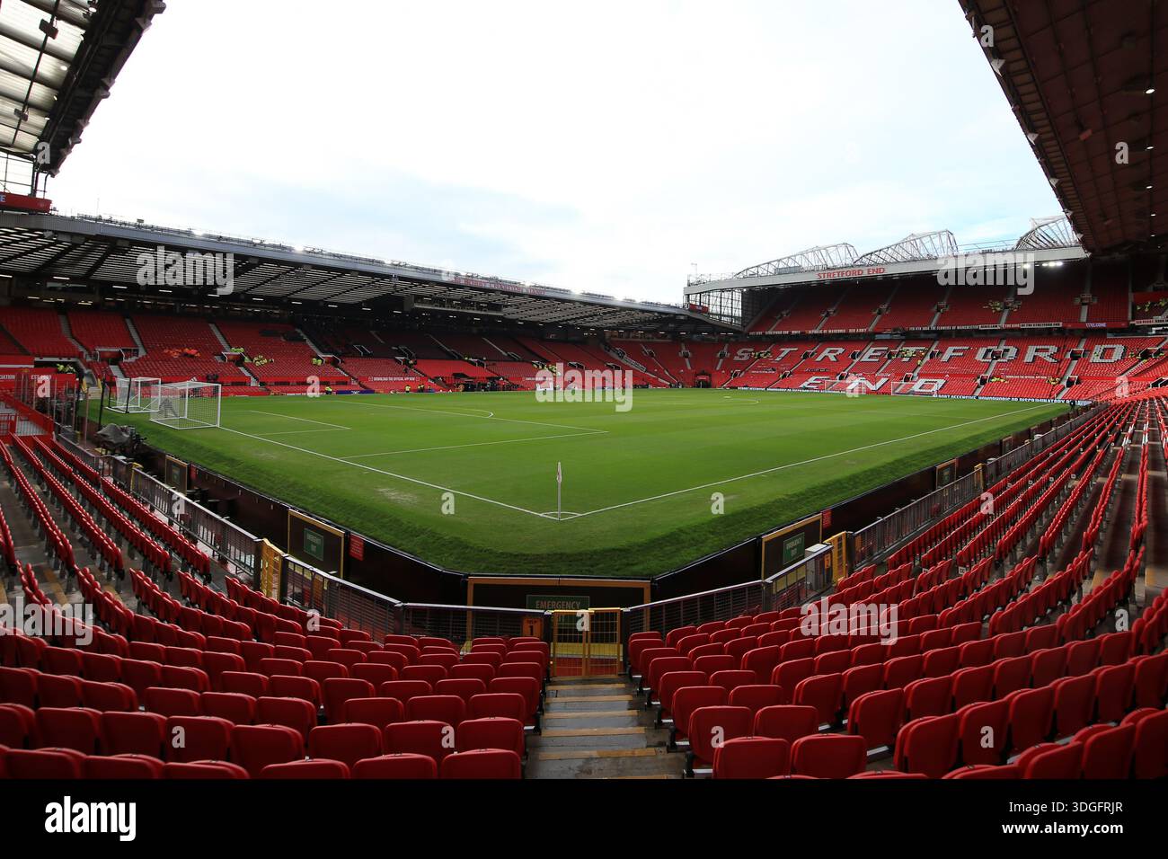 Old Trafford, Manchester, UK. 17th Jan, 2026. Premier League Football ...